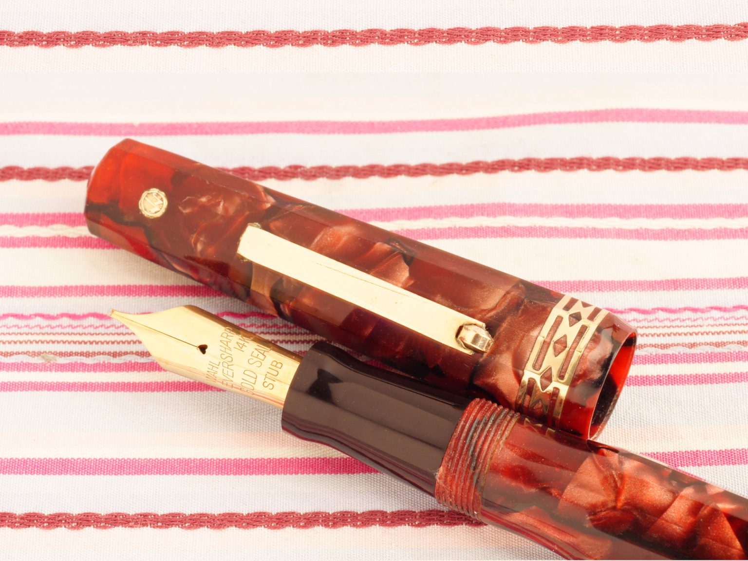 Wahl Eversharp Doric Senior Red Shell Gold Emblem Fountain Pen