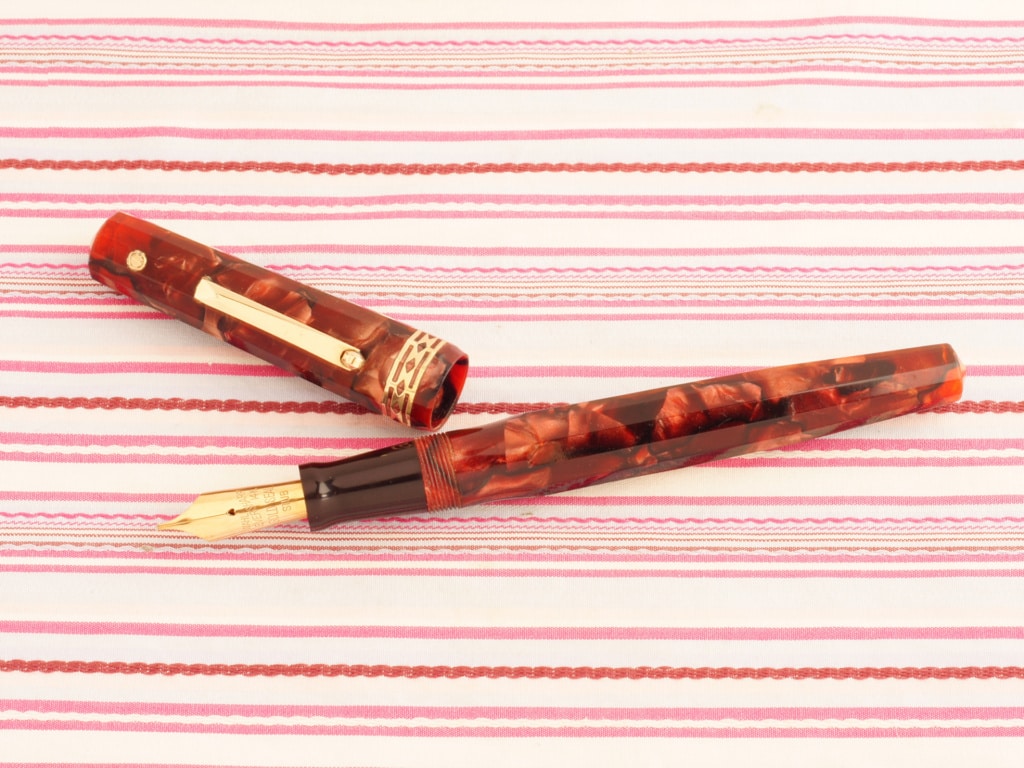 Wahl Eversharp Doric Senior Red Shell Gold Emblem Fountain Pen