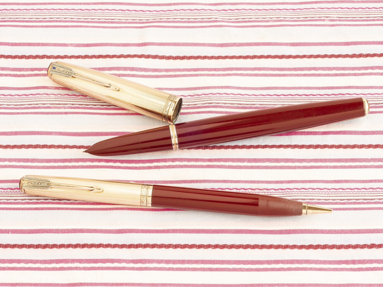 Parker 51 DELUXE Double-Jewel 16K Gold Cap Maroon Set