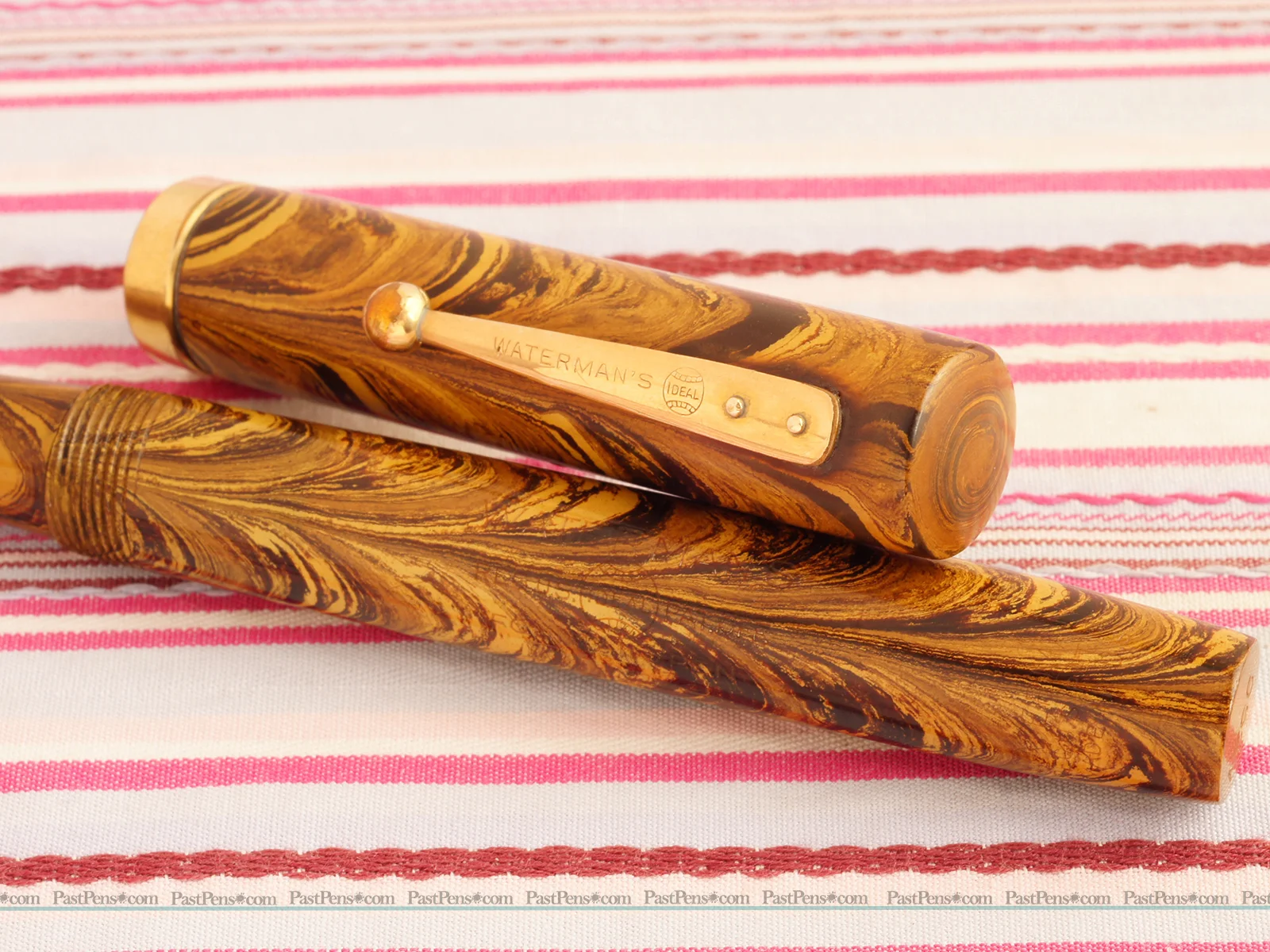 Waterman Olive Ripple Woodgrain IDEAL 952V Fountain Pen